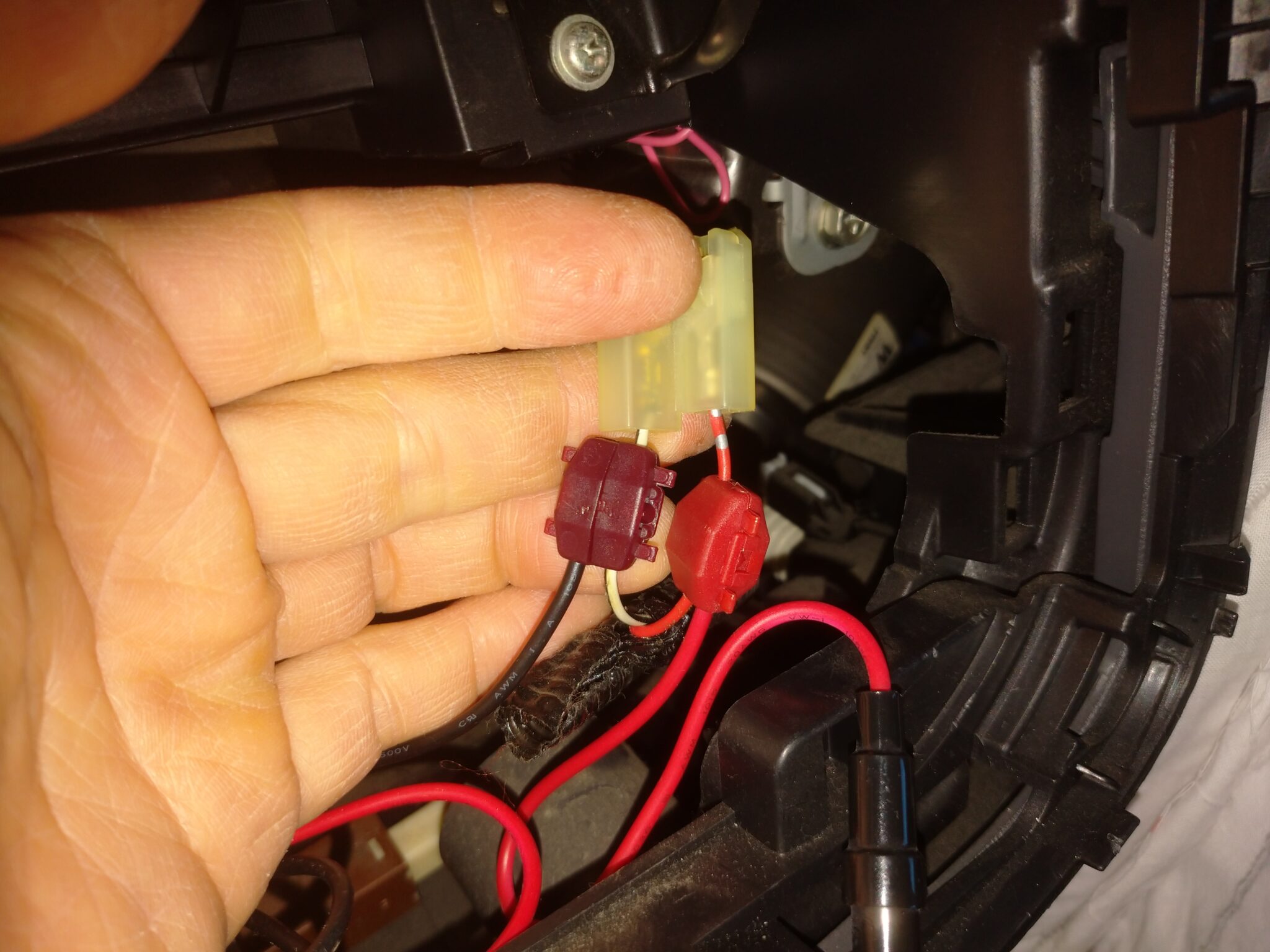 タントカスタム（L375S）の空きスイッチパネルにUSB電源を増設しました！ – 【公式】シタラ自動車株式会社