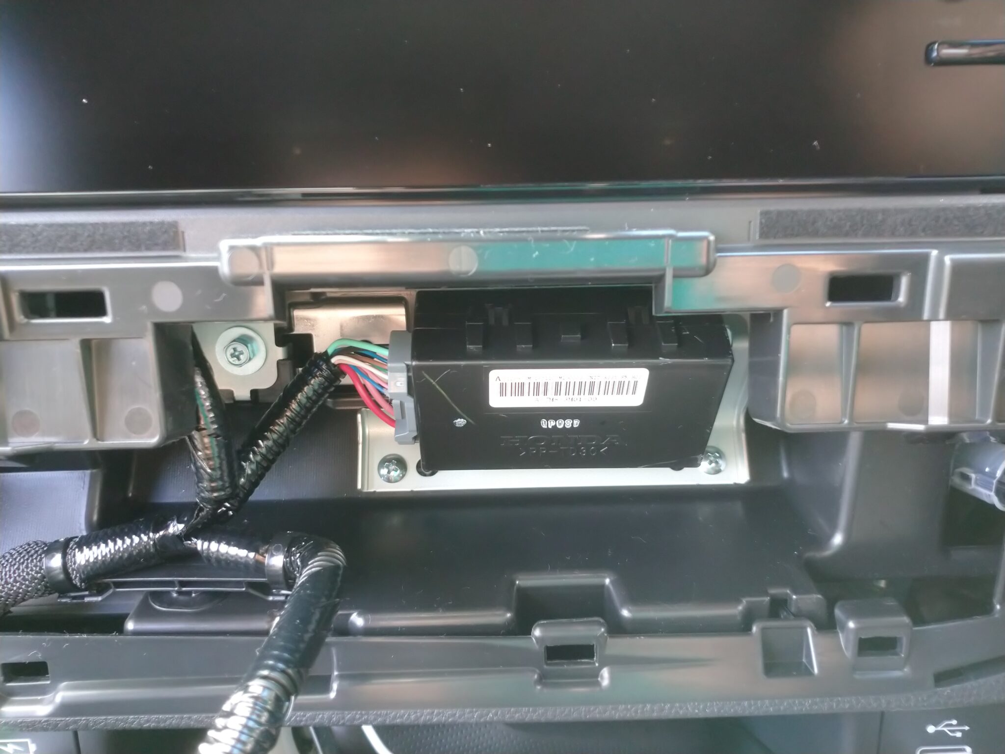 ヴェゼル（RV5）の純正コネクトディスプレイオーディオへナビキャンセラー、テレビキャンセラーを取付ました！ – 【公式】シタラ自動車株式会社